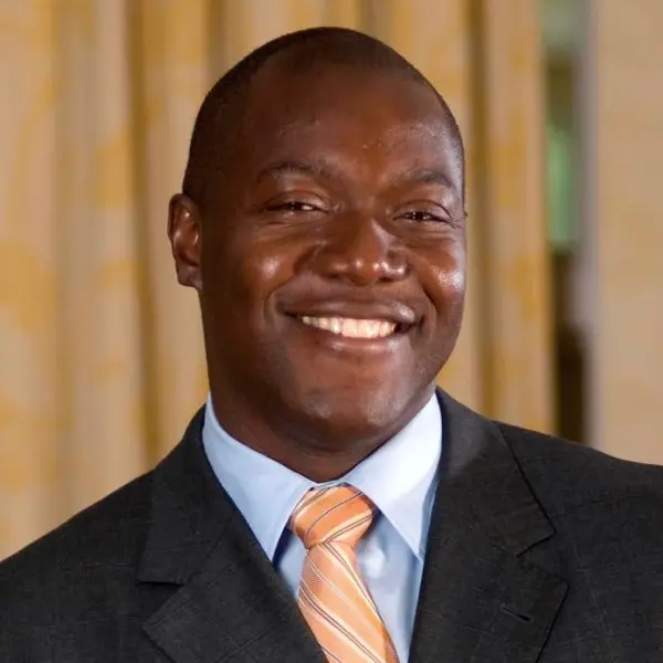 Devon Harris Keynote Speaker Booking & Fees | Aurum Speakers
